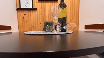 Apartamento Standard, 2 quartos (650/1556) | Sala de estar | Televisor