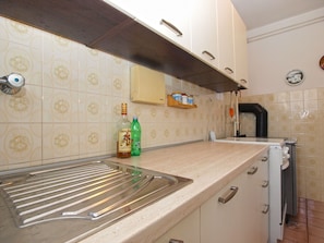 Apartamento standard, 2 quartos (0394) | Cozinha privada | Geladeira, micro-ondas, fogão, cooktop