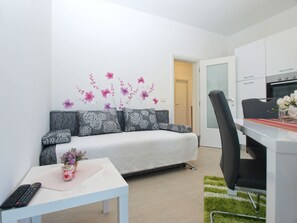 Apartamento standard, 2 quartos (1617/16661) | Área de estar | TV