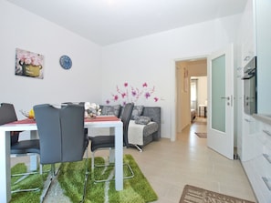 Apartamento standard, 2 quartos (1617/16661) | Opções para refeição no quarto