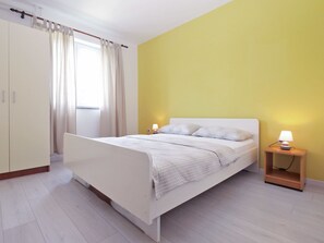 Apartamento standard, 3 quartos (1623/16703) | Ferros/tábuas de passar roupa, Wi-Fi de cortesia, roupa de cama