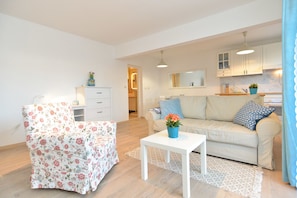 Apartamento Standard, 1 quarto (0442) | Sala de estar | Televisor