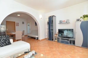 Apartamento Standard, 1 quarto (1692/17529) | Sala de estar | Televisor 