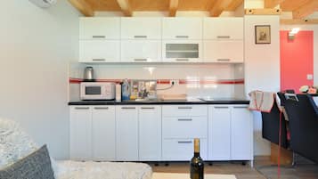 Apartamento Standard, 2 quartos (1739/17997) | Cozinha privada | Um frigorífico, um micro-ondas