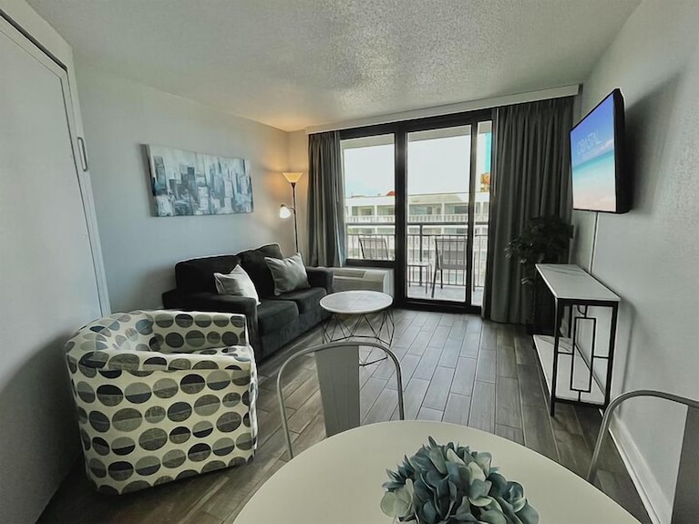 Connect With Our 1br Oceanview Suite - Myrtle Beach, SC