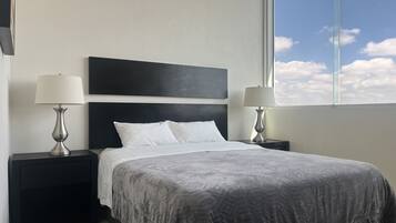 Quarto Standard, 1 cama de casal, não fumadores | Cortinas/cortinados opacos, ferro/tábua de engomar, Wi-fi grátis