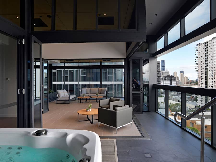 Banheira de hidromassagem interior