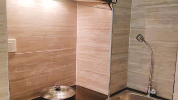Quarto executivo, vista para o lago (with Kitchen) | Cofres nos quartos, escrivaninha, ferros/tábuas de passar roupa