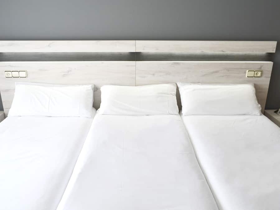 Quarto triplo | 1 quarto, escrivaninha, cortinas blackout, quartos Ă prova de som