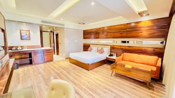 Quarto club, 1 cama King, no canto | 1 quarto, individualmente decorados, individualmente mobiliados