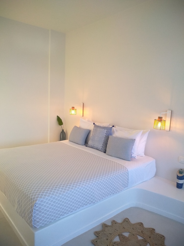 Sol Mate Suites - Santorini