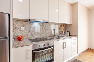 Estúdio Deluxe, 1 cama king-size, Vista para a cidade | Minibar, cortinas/cortinados opacos, quartos insonorizados 