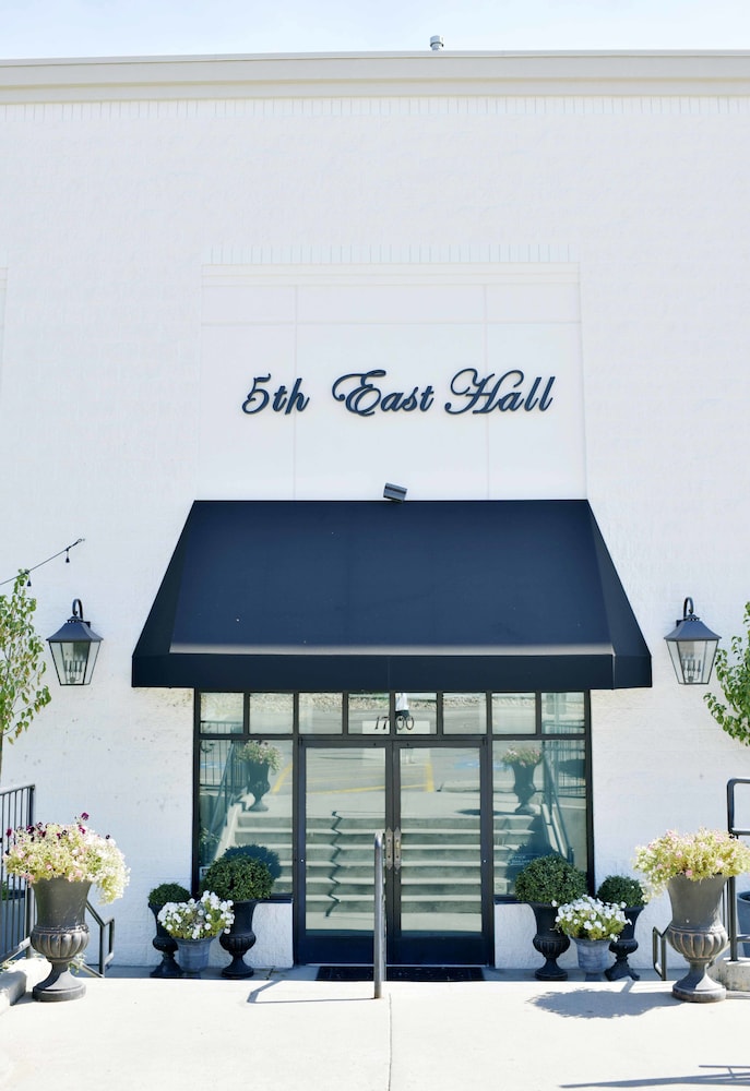 5th East Hall Bed & Breakfast - 葡萄園
