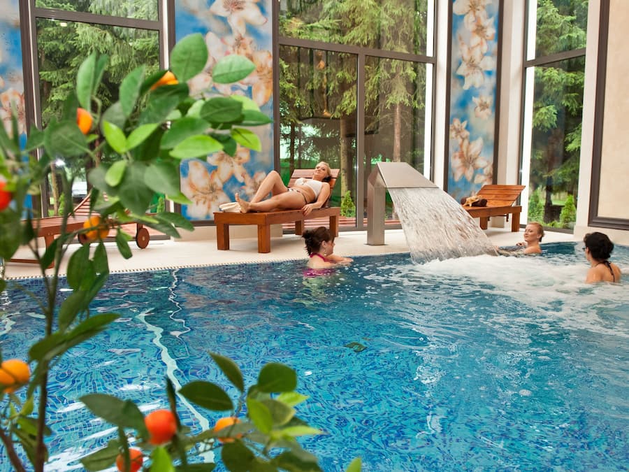 Piscina interior, da(s) 17:00 à(s) 22:00, toldos gratuitos