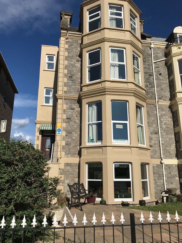 The Beaches Family B&b - Weston-super-Mare