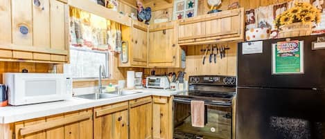 Casa | Cozinha privada | Um frigorífico, um micro-ondas, uma placa de cozinha