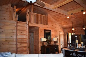 Casa | 2 quartos, escrivaninha, Wi-Fi de cortesia