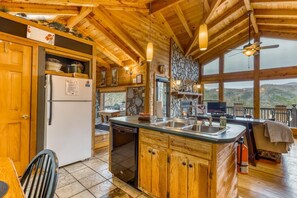 Casa | Cozinha privada | Geladeira, micro-ondas, fogão, cooktop