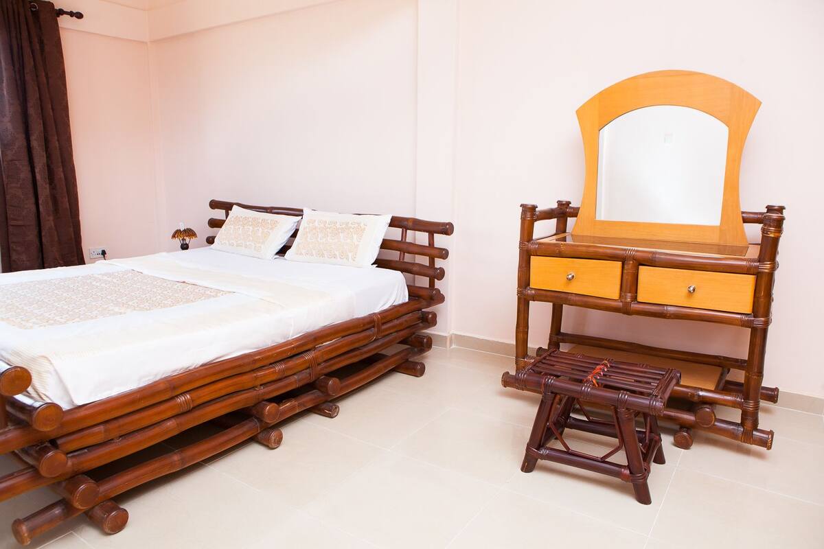 Apartamento, 1 cama queen-size | Minibar, cofre no quarto, quartos insonorizados, Wi-fi grátis