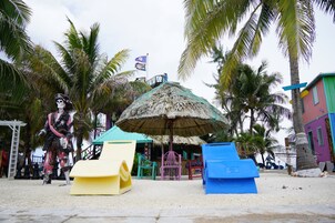 Uma praia privada, toldos de praia gratuitos, espreguiçadeiras 