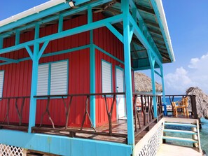 Camas com colchões de espuma com sistema de memória, cofres nos quartos