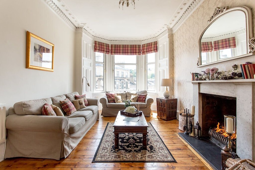 Log Fire City Center Apartment - Ilmaiset Lokit - Edinburgh