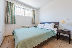 Villa, 3 quartos | Cofre no quarto, secretária, ferro/tábua de engomar, Wi-fi grátis 