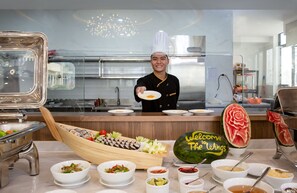 Pequenos-almoços servidos, cozinha local e internacional