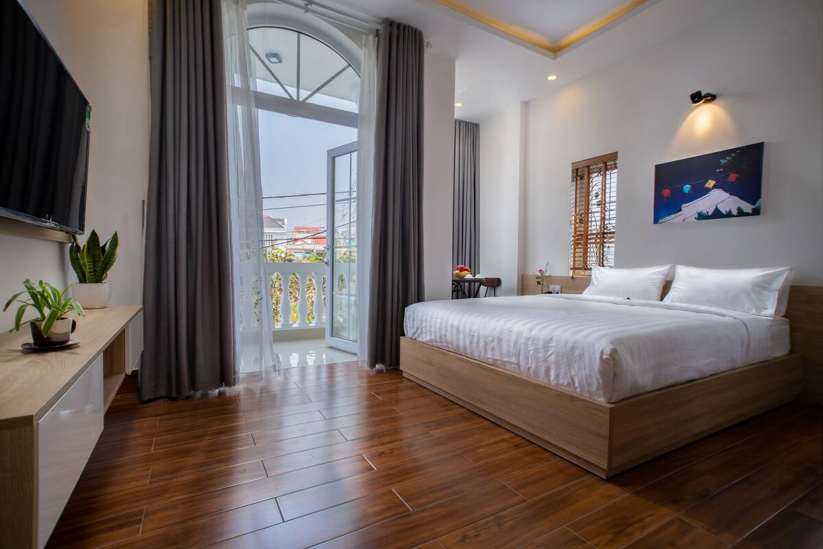 Quarto, vista para o rio (King Room River View) | Roupa de alta qualidade, minibar, secretária, Wi-fi grátis 