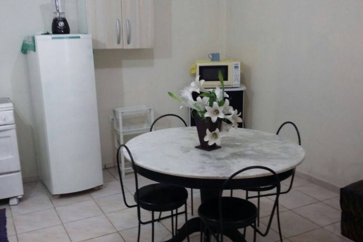Kitnet | Opções para refeição no quarto
