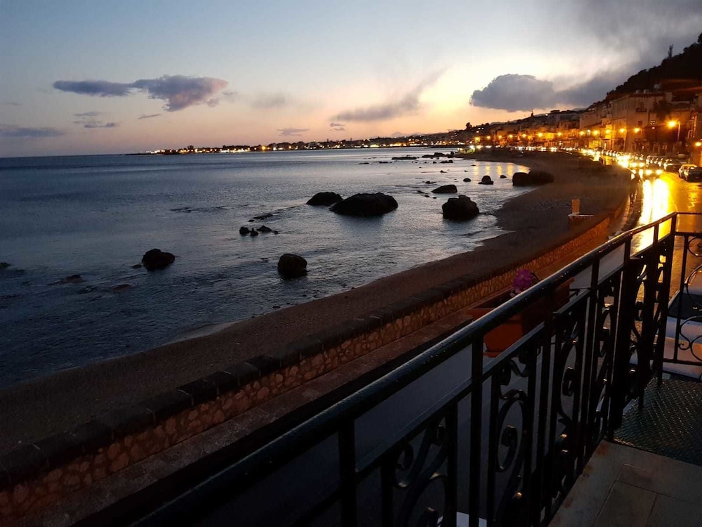Homstel Beach - Taormina Hostel - Sicile