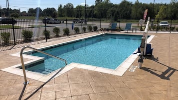 Piscina exterior sazonal