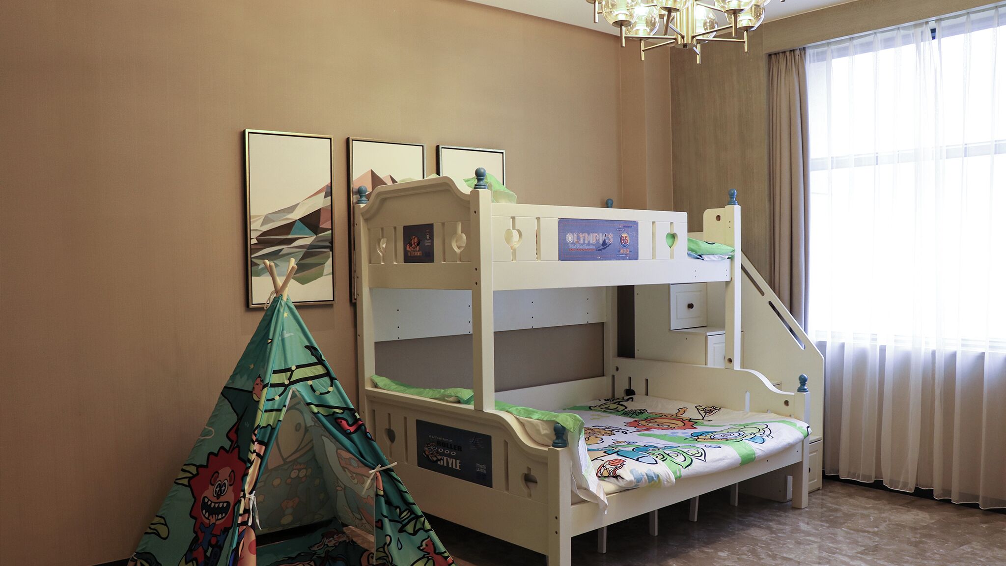 Suíte família, 2 quartos (Dining) | Frigobar, cofres nos quartos, escrivaninha, quartos à prova de som