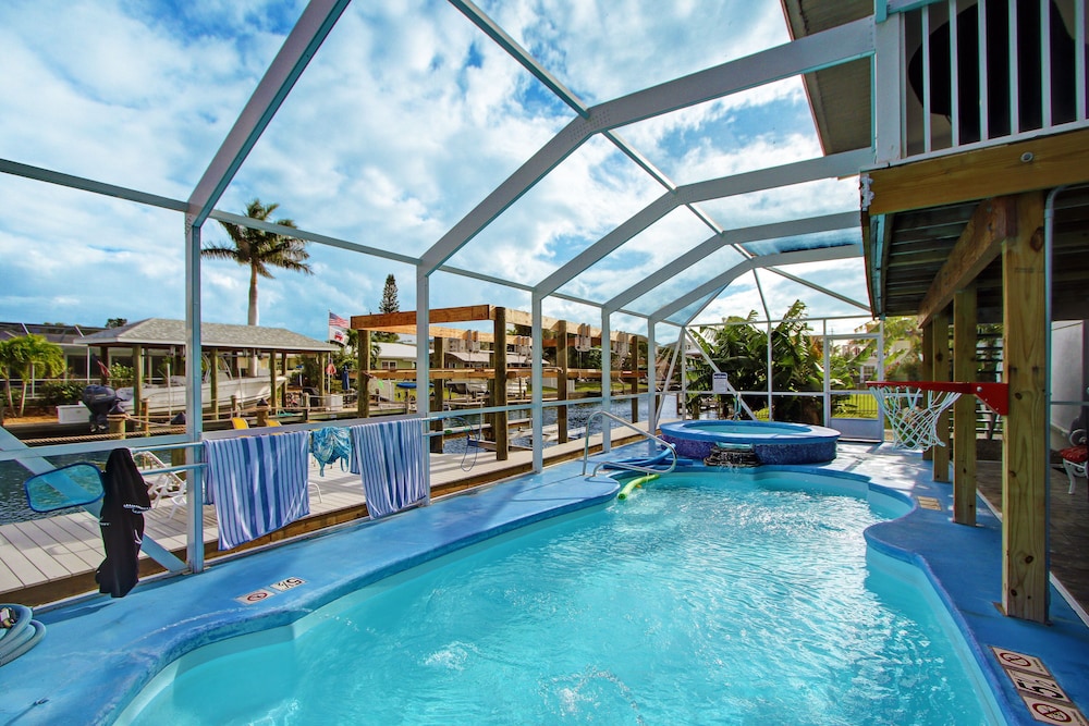 Family, Heated Pool Hot/tub, Dogs Ok, 400' From Beach, Fast Wifi. Fishing. Dock - Fort Myers Beach, FL