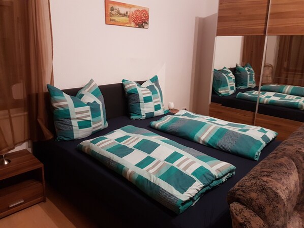 Apartamento, 1 quarto, terraço | 1 quarto, cofre no quarto, camas desdobráveis, roupa de cama fornecida 