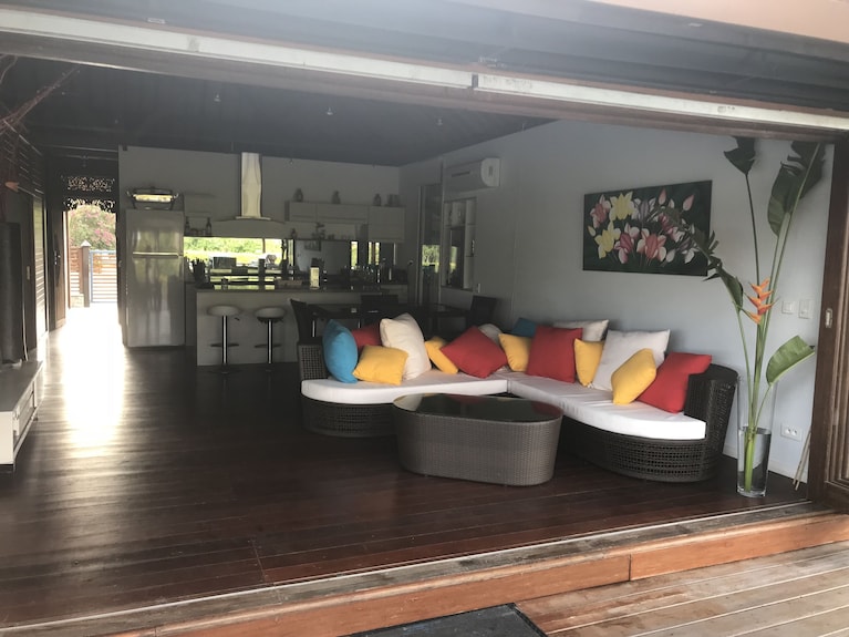 Spacious Balinese Style House Situated Right At The Water Front - New Caledonia