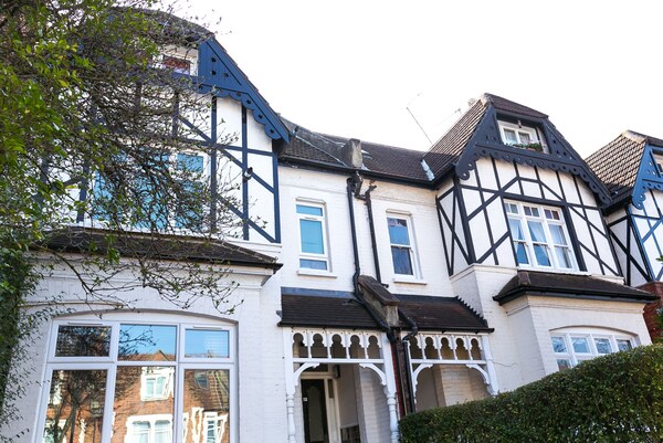Small Luxury Apartment, Central London - Harrow