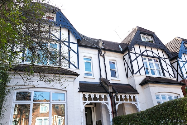 Small Luxury Apartment, Central London - Harrow