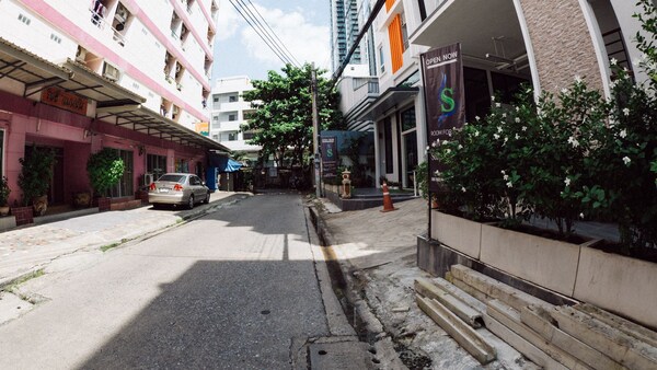 Step One At Bangkok - Bangkok