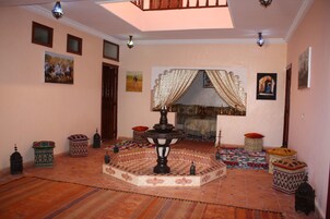 Área de estar no saguão