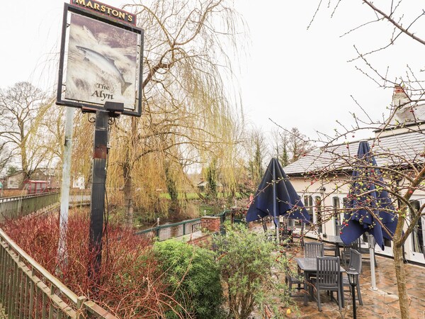 The Cottage  @ The Coach House, Pet Friendly In Rossett - Wrexham