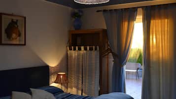 1 quarto, frigobar, cortinas blackout, ferros/tábuas de passar roupa