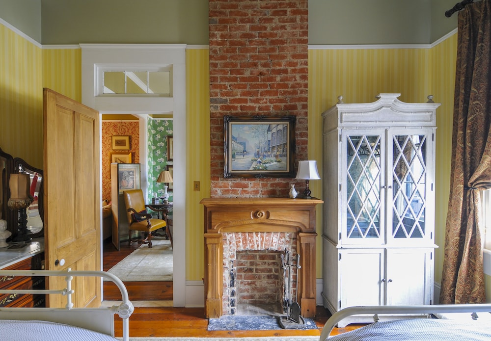 Historic Designer Compound W/ 2 Homes, Pool + Spa, French Quarter/marigny - New Orleans, LA