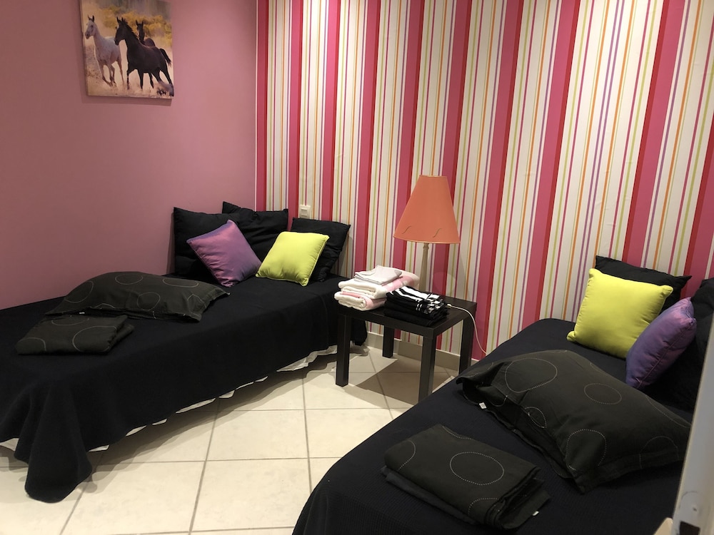 Very Close To The Medieval City Of Aigues-mortes, Marina, With Swimming Pool - Aigues-Mortes