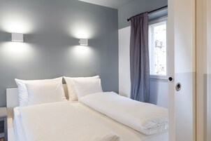 Quarto casal luxo (1) | Frigobar, cofres nos quartos, quartos à prova de som