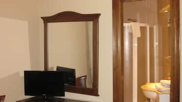 Quarto Duplo Standard, 1 cama de casal | Secretária, berços/camas para crianças grátis, Wi-fi grátis