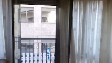 Quarto Triplo Familiar | Secretária, berços/camas para crianças grátis, Wi-fi grátis
