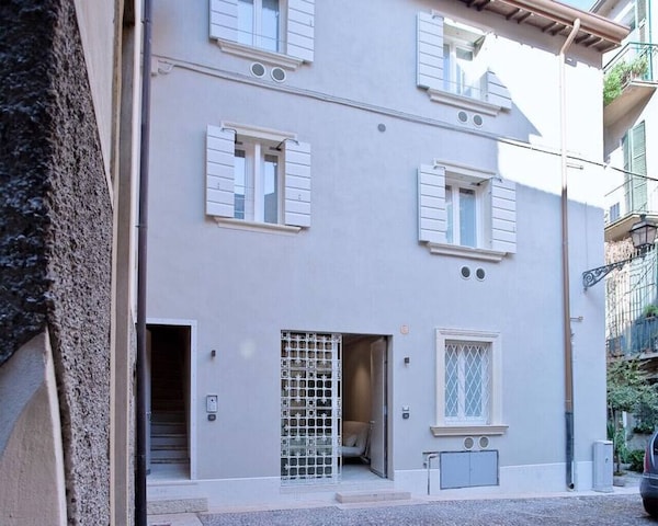 Die Neue "City" Cadreghe - Verona
