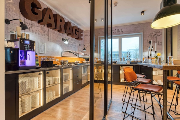 Café da manhã com buffet todos os dias (EUR 17.9 por pessoa)