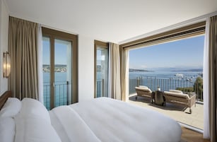 Penthouse One Bedroom Suite | Roupa de alta qualidade, minibar com produtos grátis, cofre no quarto